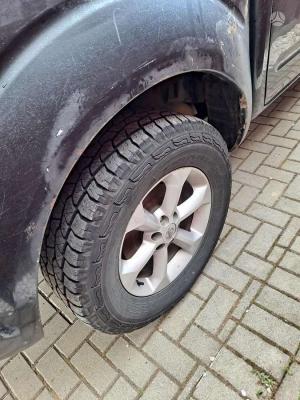 Black Nissan Navara 2008 in Panevezys, with an engine capacity of 2.50 L and mileage of 174 thousand km for 3600 €, photo 24 on AUTOMOTO.COM.LV