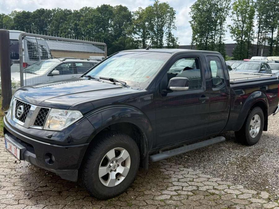Melns Nissan Navara 2008 Viļņa, ar dzinēja tilpumu 2.49 L un nobraukumu 260 tūkst. km par 3700 €, foto 1 vietnē AUTOMOTO.COM.LV