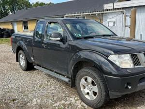 Melns Nissan Navara 2008 Viļņa, ar dzinēja tilpumu 2.49 L un nobraukumu 260 tūkst. km par 3700 €, foto 3 vietnē AUTOMOTO.COM.LV