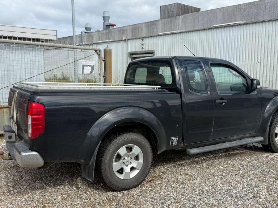 Melns Nissan Navara 2008 Viļņa, ar dzinēja tilpumu 2.49 L un nobraukumu 260 tūkst. km par 3700 €, foto 4 vietnē AUTOMOTO.COM.LV
