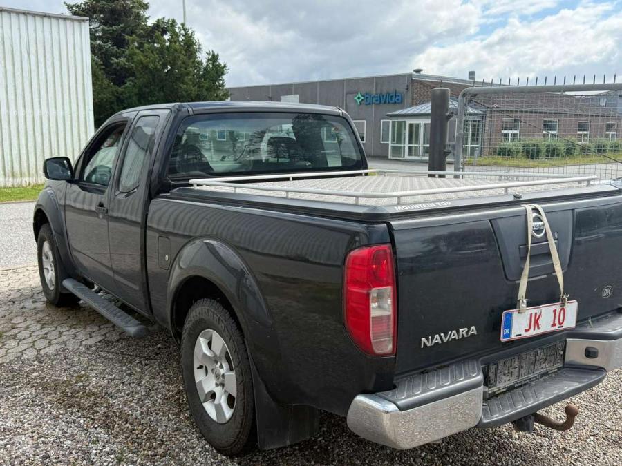 Melns Nissan Navara 2008 Viļņa, ar dzinēja tilpumu 2.49 L un nobraukumu 260 tūkst. km par 3700 €, foto 5 vietnē AUTOMOTO.COM.LV