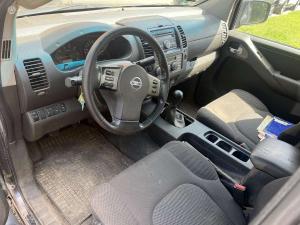 Melns Nissan Navara 2008 Viļņa, ar dzinēja tilpumu 2.49 L un nobraukumu 260 tūkst. km par 3700 €, foto 6 vietnē AUTOMOTO.COM.LV