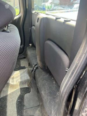 Melns Nissan Navara 2008 Viļņa, ar dzinēja tilpumu 2.49 L un nobraukumu 260 tūkst. km par 3700 €, foto 7 vietnē AUTOMOTO.COM.LV