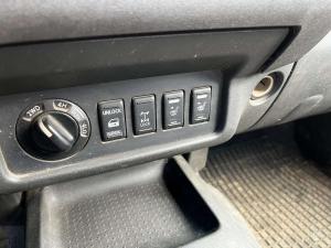 Melns Nissan Navara 2008 Viļņa, ar dzinēja tilpumu 2.49 L un nobraukumu 260 tūkst. km par 3700 €, foto 8 vietnē AUTOMOTO.COM.LV