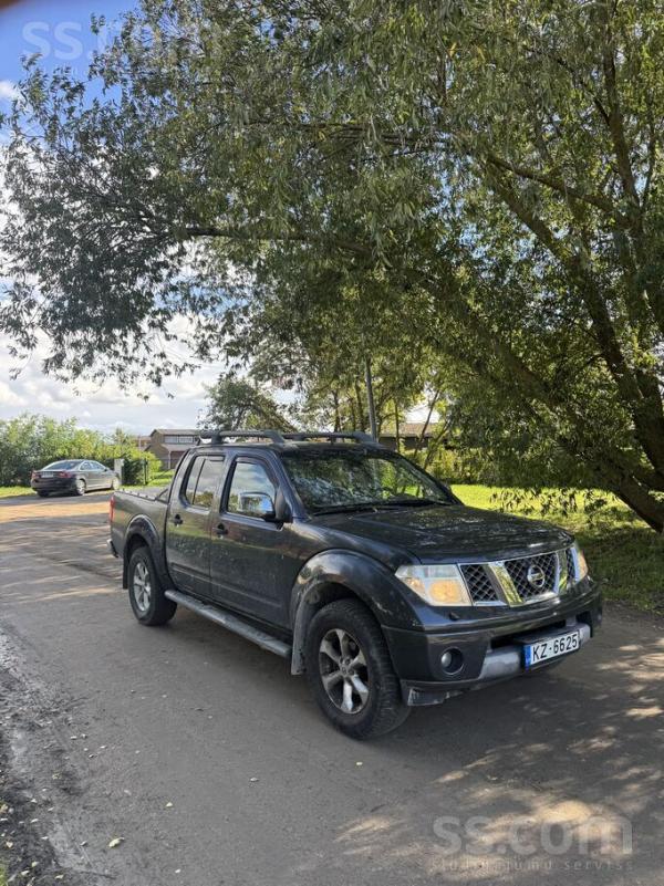 Black Nissan Navara 2008 in Liepaja, with an engine capacity of 2.50 L and mileage of 0 thousand km for 3300 €, photo 3 on AUTOMOTO.COM.LV