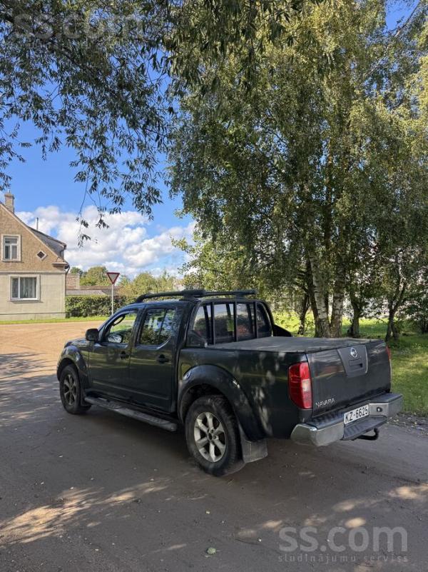 Black Nissan Navara 2008 in Liepaja, with an engine capacity of 2.50 L and mileage of 0 thousand km for 3300 €, photo 4 on AUTOMOTO.COM.LV