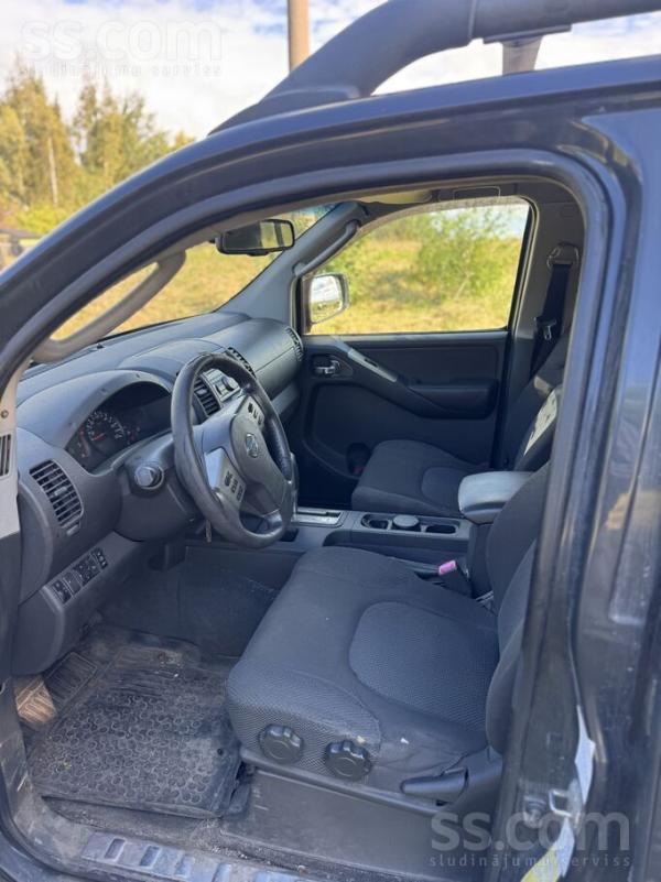 Black Nissan Navara 2008 in Liepaja, with an engine capacity of 2.50 L and mileage of 0 thousand km for 2400 €, photo 4 on AUTOMOTO.COM.LV