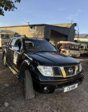 Black Nissan Navara 2009 in Raseiniai, with an engine capacity of 2.50 L and mileage of 230 thousand km for 4200 €, photo  on AUTOMOTO.COM.LV
