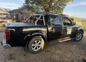 Black Nissan Navara 2009 in Raseiniai, with an engine capacity of 2.50 L and mileage of 230 thousand km for 4200 €, photo 3 on AUTOMOTO.COM.LV