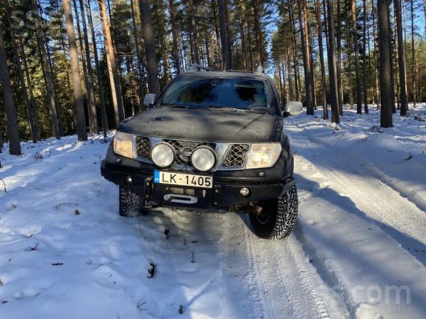 Melns Nissan Navara 2009 Kuldīga, ar dzinēja tilpumu 2.50 L un nobraukumu 186 tūkst. km par 13900 €, foto 1 vietnē AUTOMOTO.COM.LV