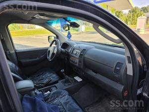 Black Nissan Navara 2009 in Gulbene, with an engine capacity of 2.50 L and mileage of 424 thousand km for 4900 €, photo 7 on AUTOMOTO.COM.LV