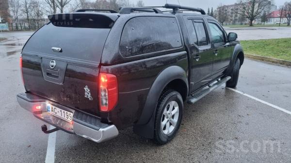 Black Nissan Navara 2009 in Aizkraukle, with an engine capacity of 2.50 L and mileage of 243 thousand km for 5900 €, photo 5 on AUTOMOTO.COM.LV