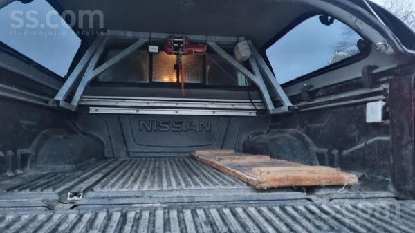 Black Nissan Navara 2009 in Aizkraukle, with an engine capacity of 2.50 L and mileage of 243 thousand km for 5900 €, photo 8 on AUTOMOTO.COM.LV