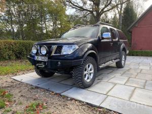 Black Nissan Navara 2009 in Kuldiga, with an engine capacity of 2.50 L and mileage of 188 thousand km for 11900 €, photo 3 on AUTOMOTO.COM.LV