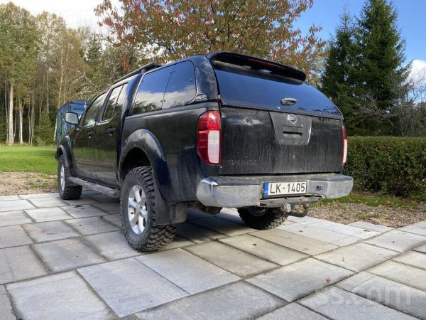 Black Nissan Navara 2009 in Kuldiga, with an engine capacity of 2.50 L and mileage of 188 thousand km for 11900 €, photo 6 on AUTOMOTO.COM.LV