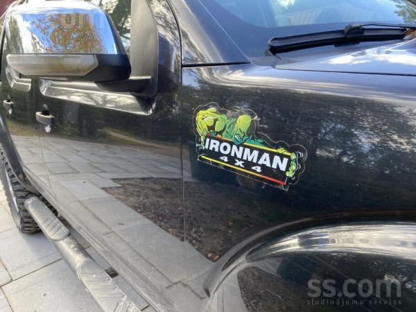 Black Nissan Navara 2009 in Kuldiga, with an engine capacity of 2.50 L and mileage of 188 thousand km for 11900 €, photo 7 on AUTOMOTO.COM.LV
