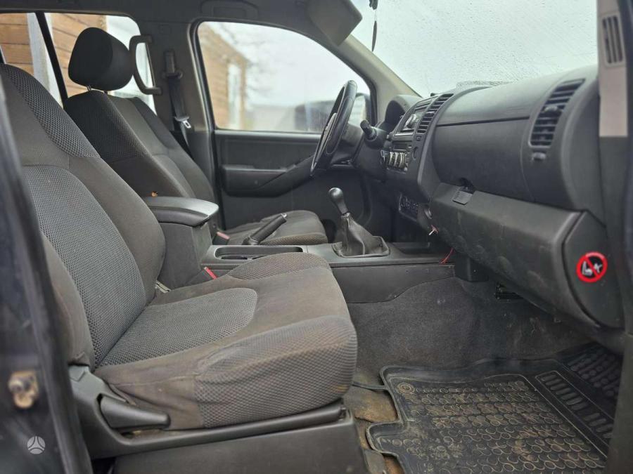 Melns Nissan Navara 2010 Rokiškis, ar dzinēja tilpumu 2.50 L un nobraukumu 540 tūkst. km par 3500 €, foto 10 vietnē AUTOMOTO.COM.LV