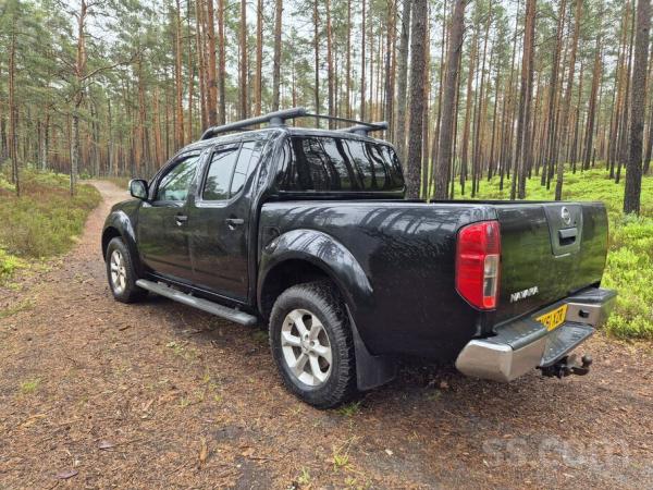 Black Nissan Navara 2011 in Riga, with an engine capacity of 2.50 L and mileage of 200 thousand km for 4800 €, photo 4 on AUTOMOTO.COM.LV