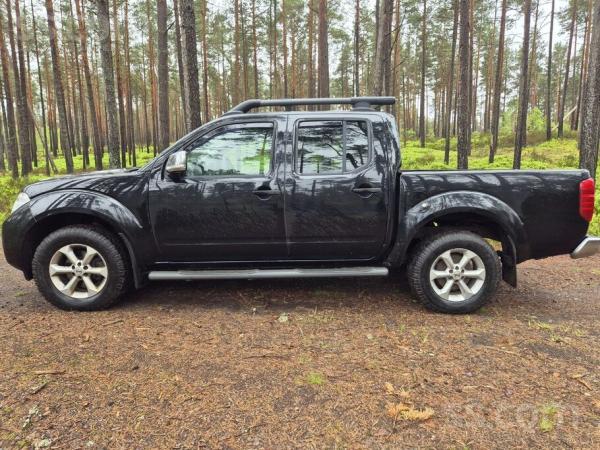 Black Nissan Navara 2011 in Riga, with an engine capacity of 2.50 L and mileage of 200 thousand km for 4800 €, photo 5 on AUTOMOTO.COM.LV