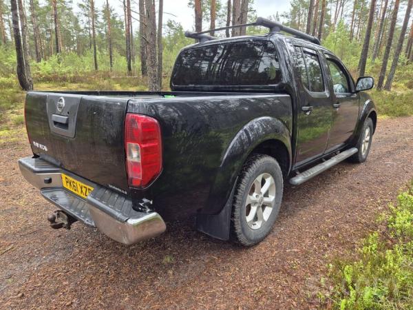 Black Nissan Navara 2011 in Riga, with an engine capacity of 2.50 L and mileage of 200 thousand km for 4800 €, photo 6 on AUTOMOTO.COM.LV