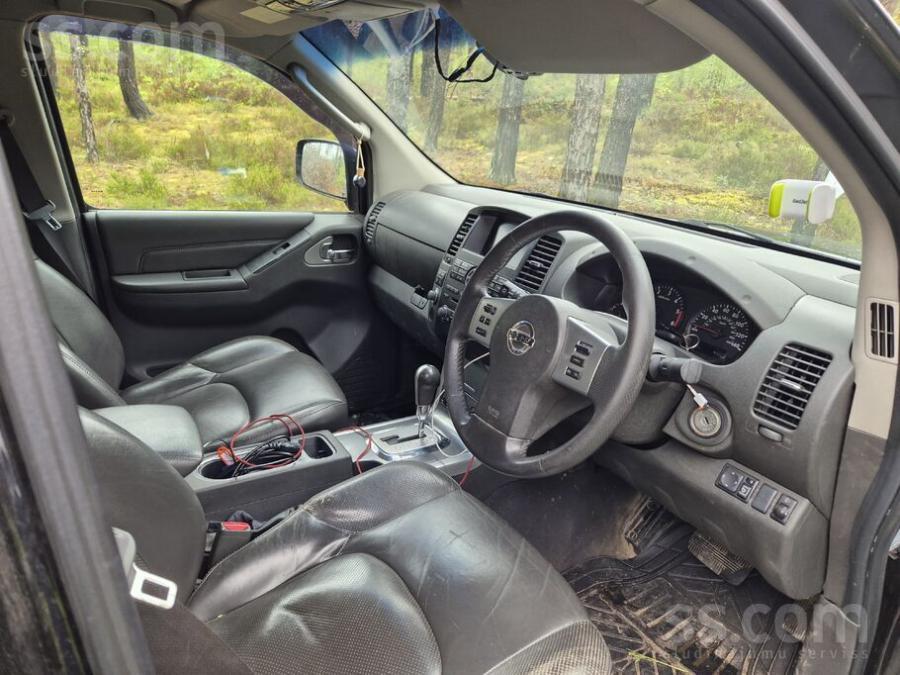 Melns Nissan Navara 2011 Rīga, ar dzinēja tilpumu 2.50 L un nobraukumu 200 tūkst. km par 4800 €, foto 7 vietnē AUTOMOTO.COM.LV