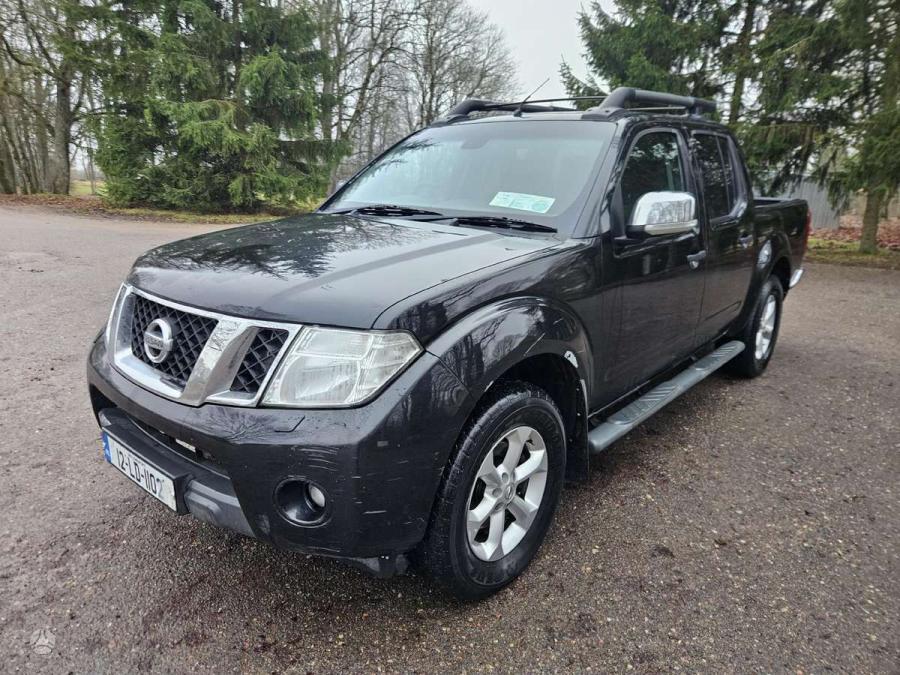 Melns Nissan Navara 2012 Telšiai, ar dzinēja tilpumu 2.50 L un nobraukumu 176 tūkst. km par 4600 €, foto 1 vietnē AUTOMOTO.COM.LV