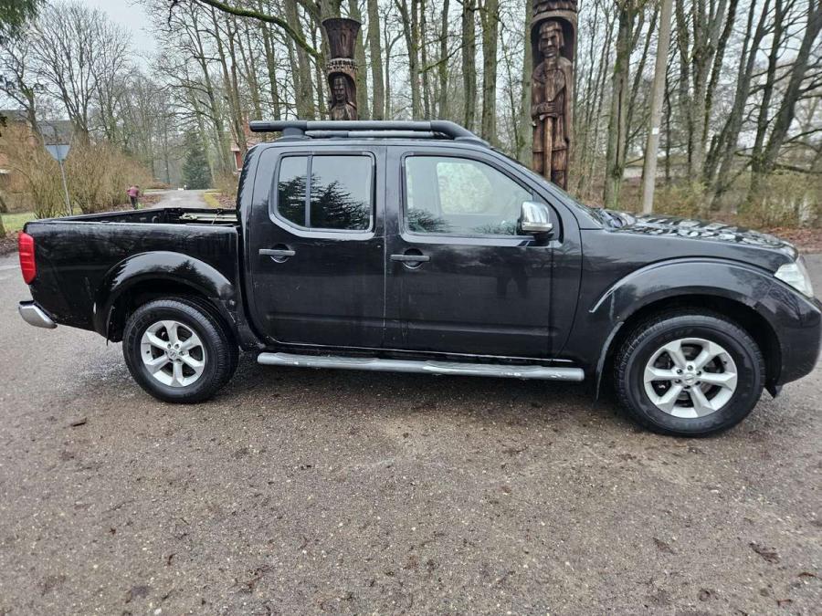 Melns Nissan Navara 2012 Telšiai, ar dzinēja tilpumu 2.50 L un nobraukumu 176 tūkst. km par 4600 €, foto 3 vietnē AUTOMOTO.COM.LV