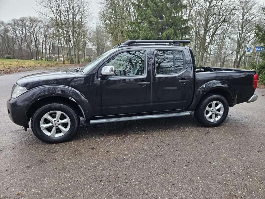 Melns Nissan Navara 2012 Telšiai, ar dzinēja tilpumu 2.50 L un nobraukumu 176 tūkst. km par 4600 €, foto 4 vietnē AUTOMOTO.COM.LV