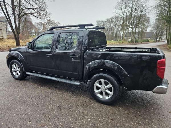 Black Nissan Navara 2012 in Telschi, with an engine capacity of 2.50 L and mileage of 176 thousand km for 4600 €, photo 5 on AUTOMOTO.COM.LV