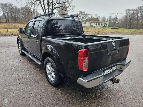 Black Nissan Navara 2012 in Telschi, with an engine capacity of 2.50 L and mileage of 176 thousand km for 4600 €, photo 7 on AUTOMOTO.COM.LV
