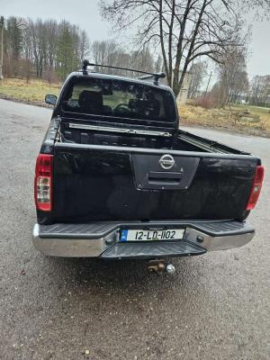 Melns Nissan Navara 2012 Telšiai, ar dzinēja tilpumu 2.50 L un nobraukumu 176 tūkst. km par 4600 €, foto 8 vietnē AUTOMOTO.COM.LV