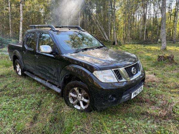 Black Nissan Navara 2012 in Riga, with an engine capacity of 2.50 L and mileage of 296 thousand km for 4500 €, photo 8 on AUTOMOTO.COM.LV