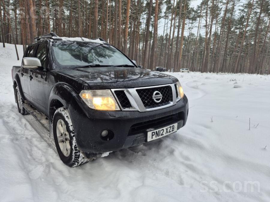 Melns Nissan Navara 2012 Rīga, ar dzinēja tilpumu 2.50 L un nobraukumu 297 tūkst. km par 4300 €, foto 3 vietnē AUTOMOTO.COM.LV