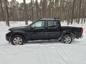 Melns Nissan Navara 2012 Rīga, ar dzinēja tilpumu 2.50 L un nobraukumu 297 tūkst. km par 4300 €, foto 4 vietnē AUTOMOTO.COM.LV
