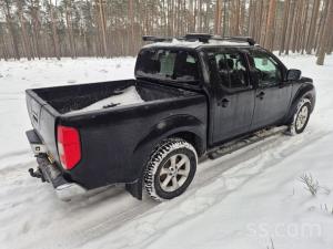 Melns Nissan Navara 2012 Rīga, ar dzinēja tilpumu 2.50 L un nobraukumu 297 tūkst. km par 4300 €, foto 5 vietnē AUTOMOTO.COM.LV