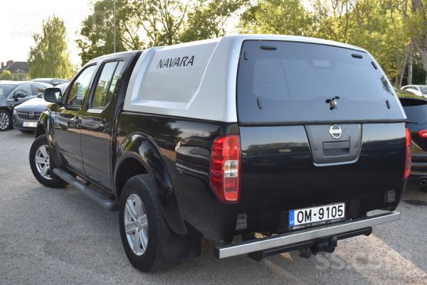 Black Nissan Navara 2012 in Kuldiga, with an engine capacity of 2.50 L and mileage of 0 thousand km for 9350 €, photo 3 on AUTOMOTO.COM.LV