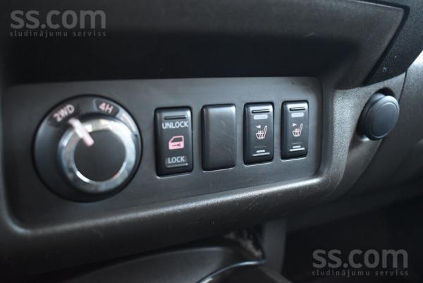 Black Nissan Navara 2012 in Kuldiga, with an engine capacity of 2.50 L and mileage of 0 thousand km for 9350 €, photo 9 on AUTOMOTO.COM.LV