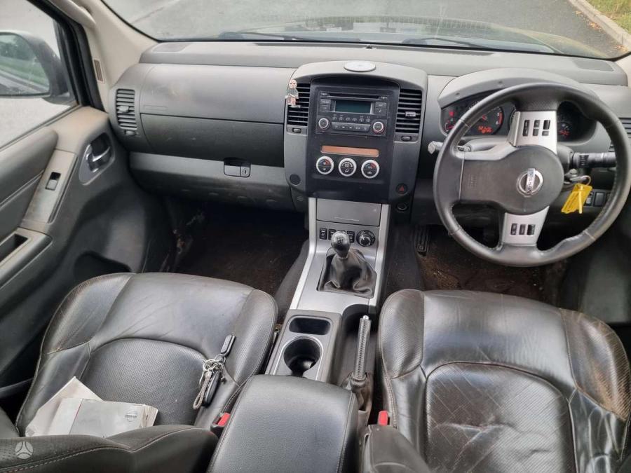 Melns Nissan Navara 2012 Jonava, ar dzinēja tilpumu 2.49 L un nobraukumu 95 tūkst. km par 3799 €, foto 11 vietnē AUTOMOTO.COM.LV