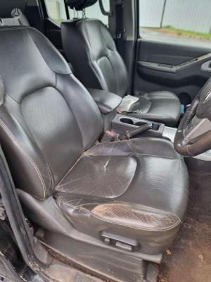 Melns Nissan Navara 2012 Jonava, ar dzinēja tilpumu 2.49 L un nobraukumu 95 tūkst. km par 3799 €, foto 12 vietnē AUTOMOTO.COM.LV