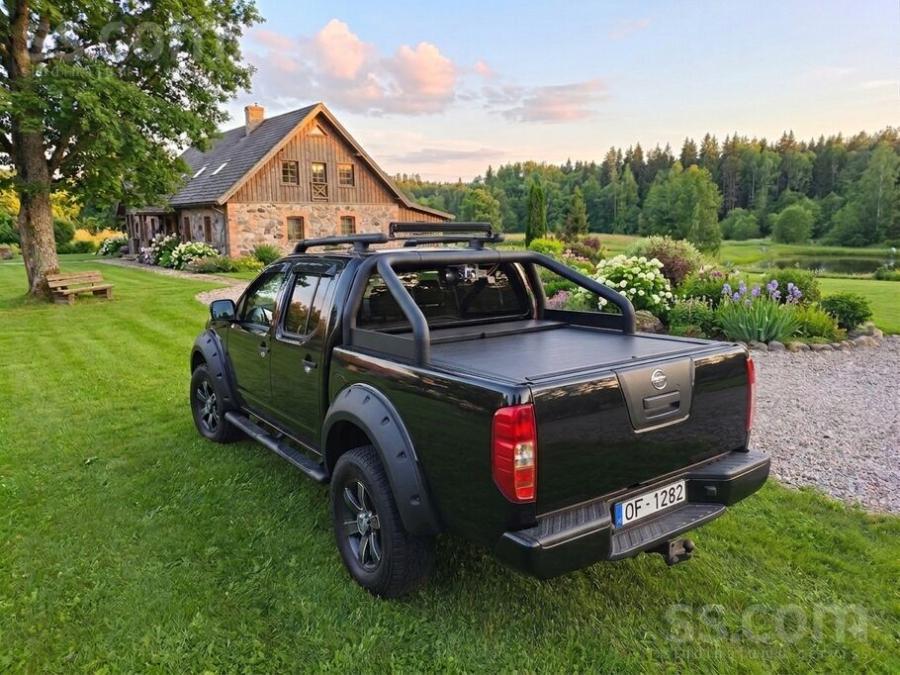Melns Nissan Navara 2014 Dobele, ar dzinēja tilpumu 2.50 L un nobraukumu 264 tūkst. km par 13500 €, foto 4 vietnē AUTOMOTO.COM.LV