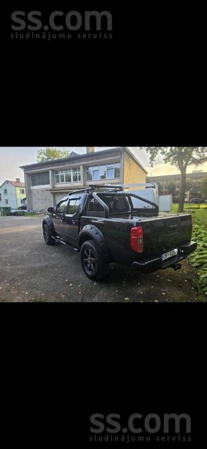 Black Nissan Navara 2014 in Dobele, with an engine capacity of 2.50 L and mileage of 265 thousand km for 12999 €, photo 1 on AUTOMOTO.COM.LV