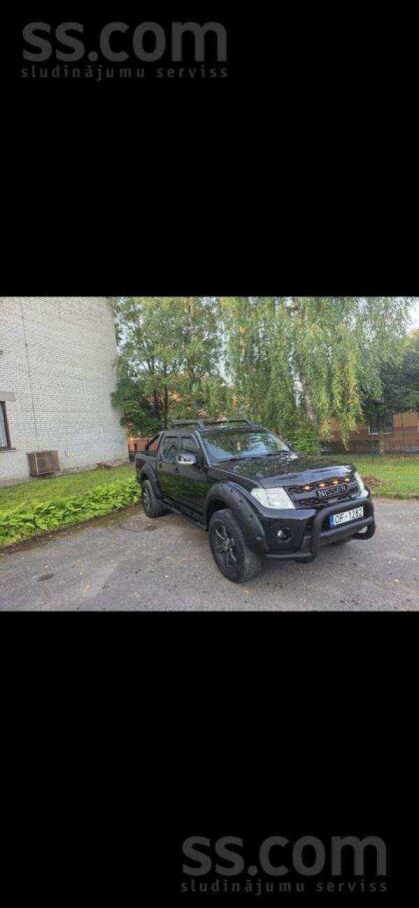 Black Nissan Navara 2014 in Dobele, with an engine capacity of 2.50 L and mileage of 265 thousand km for 12999 €, photo 4 on AUTOMOTO.COM.LV