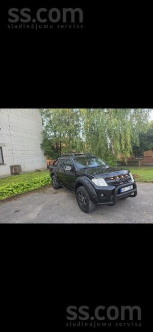 Black Nissan Navara 2014 in Dobele, with an engine capacity of 2.50 L and mileage of 265 thousand km for 12999 €, photo 4 on AUTOMOTO.COM.LV