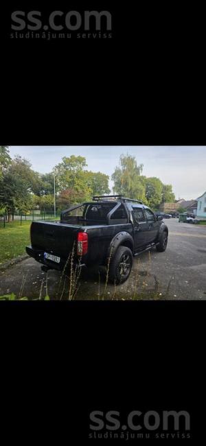 Black Nissan Navara 2014 in Dobele, with an engine capacity of 2.50 L and mileage of 265 thousand km for 12999 €, photo 5 on AUTOMOTO.COM.LV
