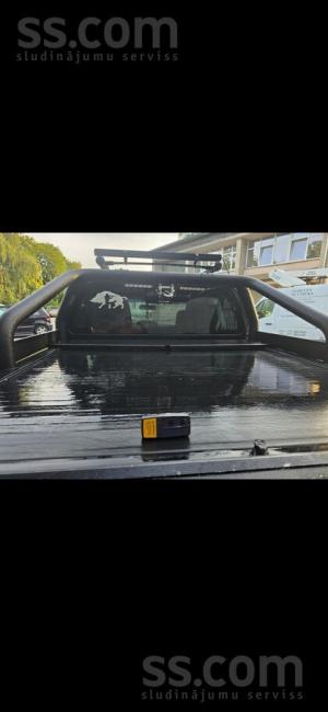 Black Nissan Navara 2014 in Dobele, with an engine capacity of 2.50 L and mileage of 265 thousand km for 12999 €, photo 6 on AUTOMOTO.COM.LV