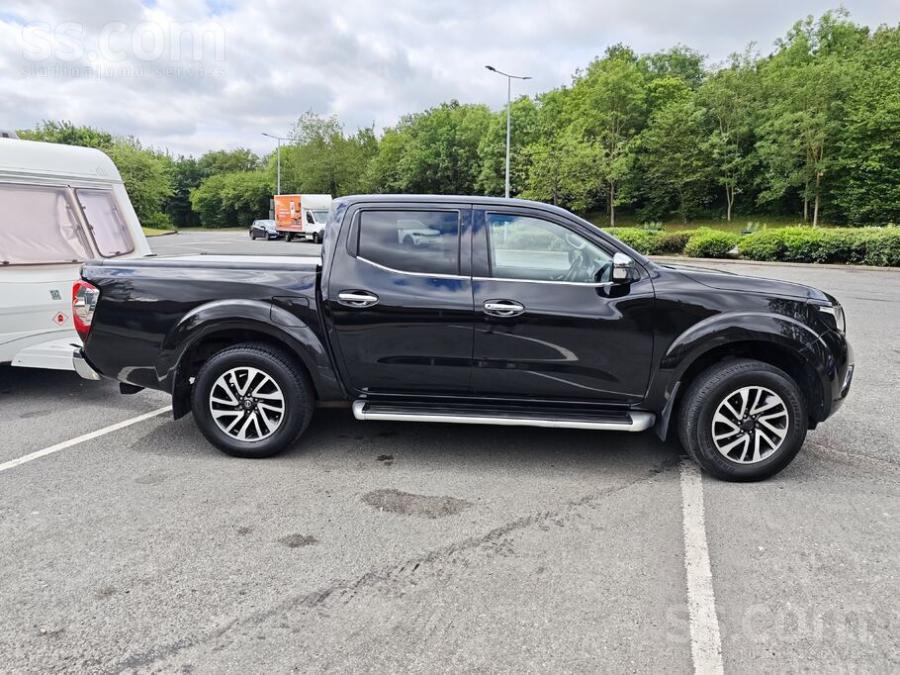 Black Nissan Navara 2016 in Jelgava, with an engine capacity of 2.30 L and mileage of 232 thousand km for 7800 €, photo 6 on AUTOMOTO.COM.LV