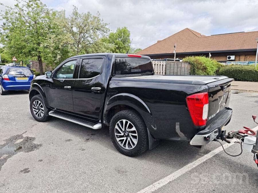 Black Nissan Navara 2016 in Jelgava, with an engine capacity of 2.30 L and mileage of 232 thousand km for 7800 €, photo 7 on AUTOMOTO.COM.LV