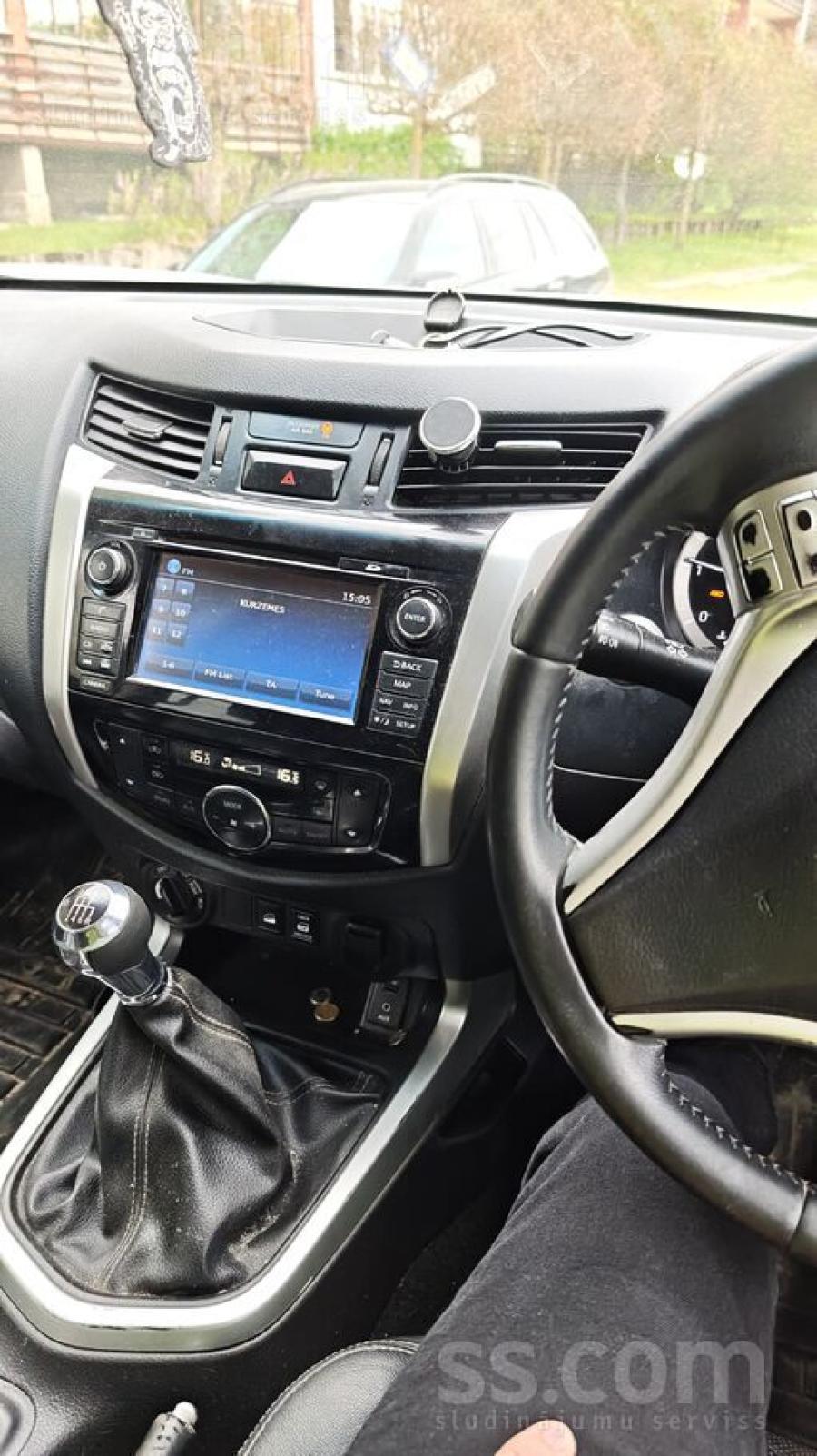 Black Nissan Navara 2016 in Jelgava, with an engine capacity of 2.30 L and mileage of 232 thousand km for 7800 €, photo 11 on AUTOMOTO.COM.LV
