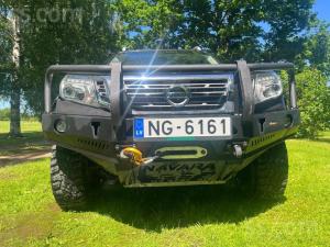 Black Nissan Navara 2016 in Talsi, with an engine capacity of 2.30 L and mileage of 192 thousand km for 16000 €, photo 4 on AUTOMOTO.COM.LV