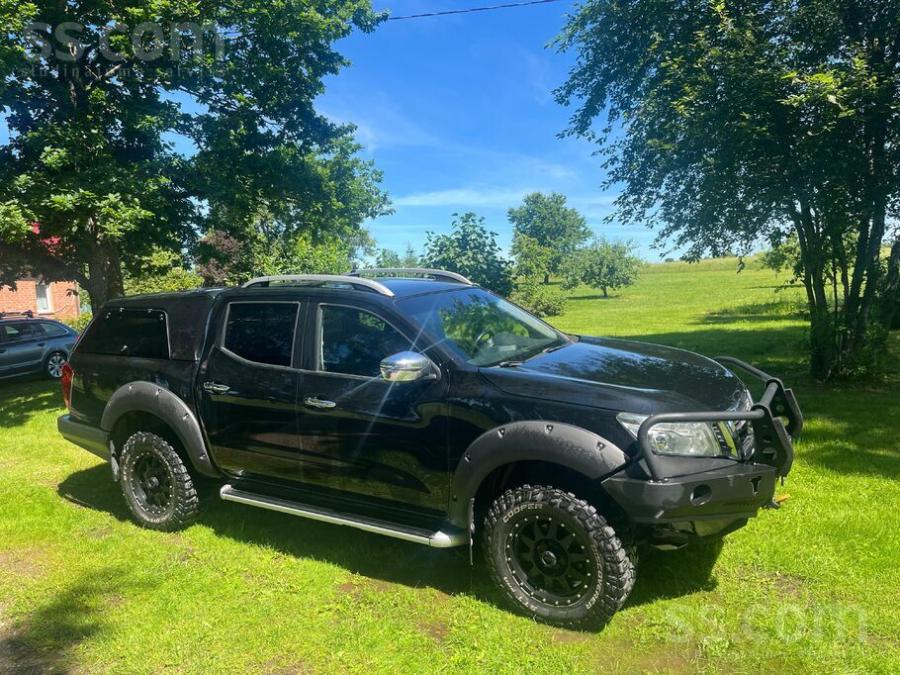 Black Nissan Navara 2016 in Talsi, with an engine capacity of 2.30 L and mileage of 192 thousand km for 16000 €, photo 6 on AUTOMOTO.COM.LV